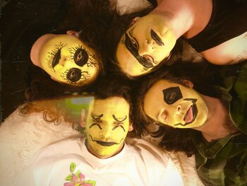 Smiling - Devour - Album Review - Soundmagnet