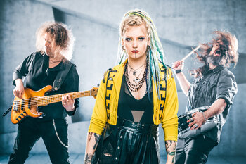 Dead Venus - Flowers & Pain - Album Review - Soundmagnet